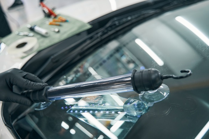 Can Scratched Auto Glass Be Fixed? Methods, Costs, and Professional Advice
